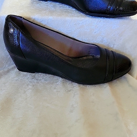 Life Stride | Shoes | Life Stride Flex Comfort Wedge Heels 75 | Poshmark